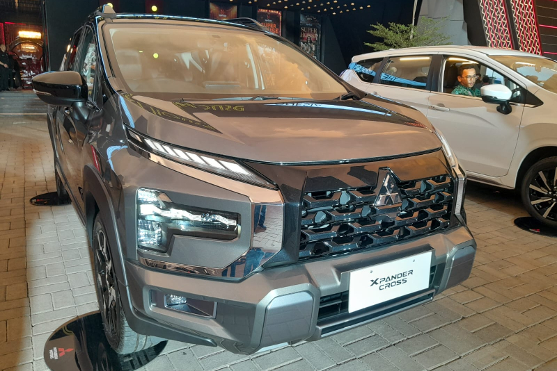 Mitsubishi New Xpander dan Xpander Cross Harga Rp 270 Jutaan